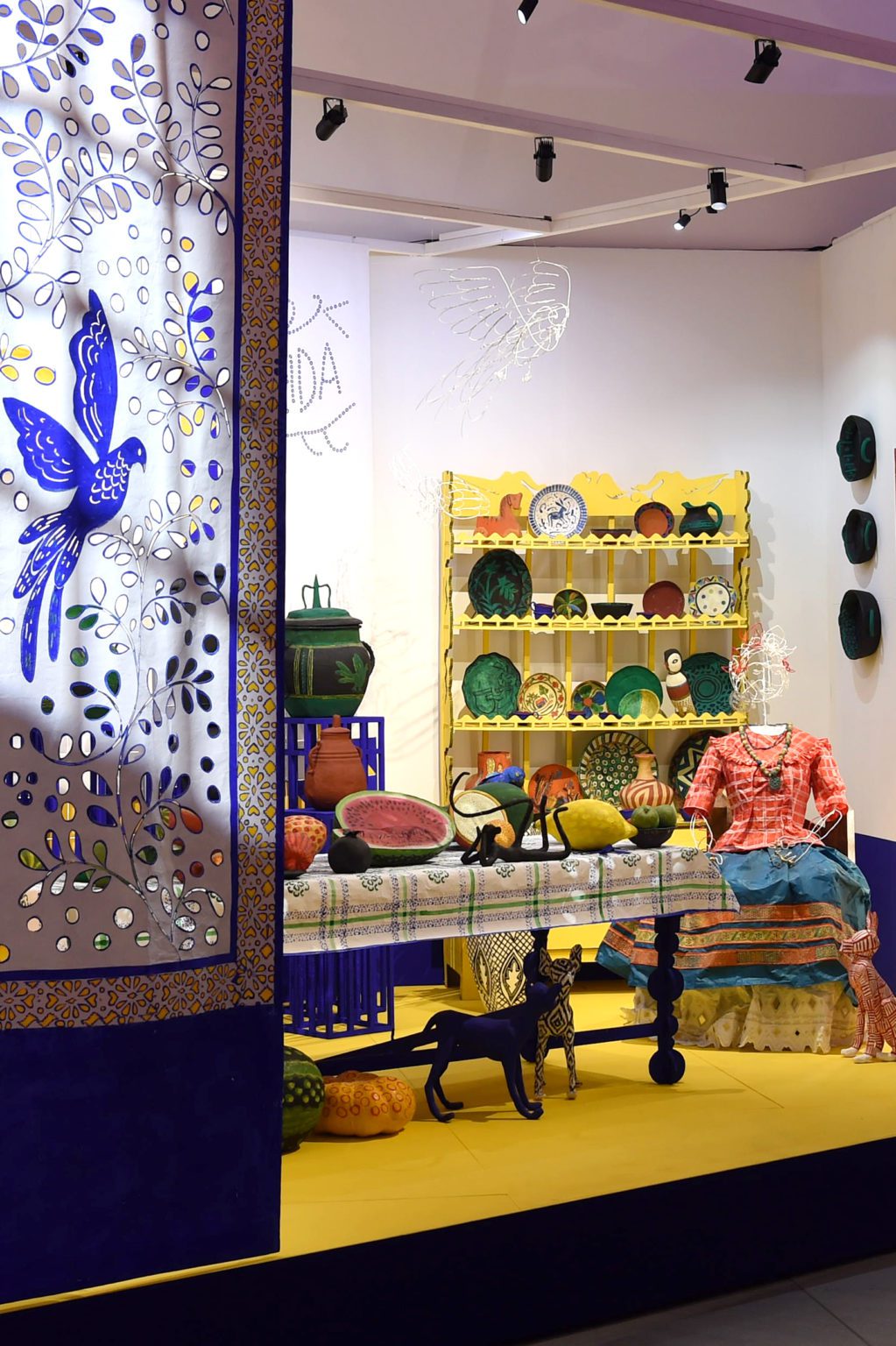 Two artists, one gaze: Frida Kahlo told by Isabelle de Borchgrave ...