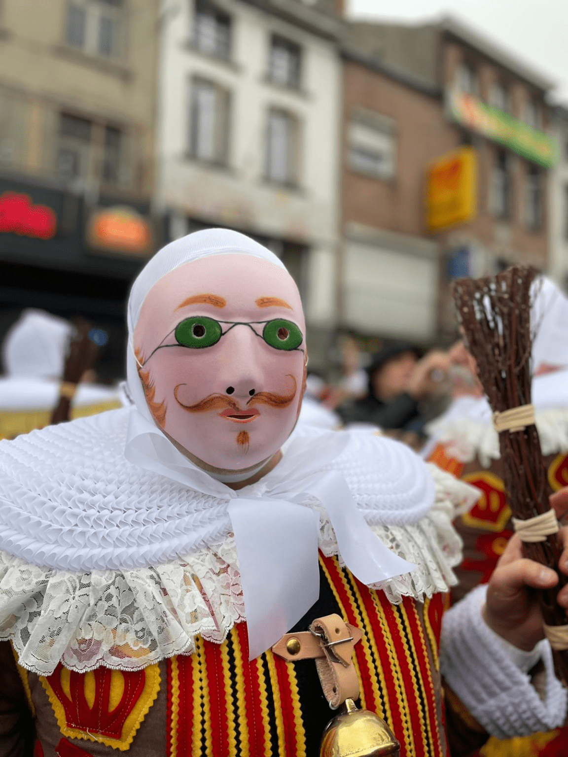 Gilles de Binche : dans les coulisses du Carnaval - Culturius