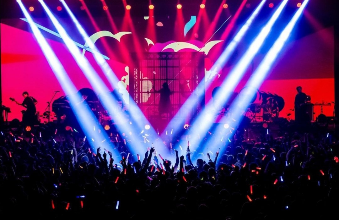 Japanese singer Ado sweeps fans off their feet at first world tour ...