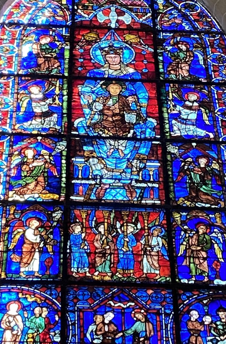 Le Bleu de Chartres : un voyage à travers la couleur et l’histoire - Culturius