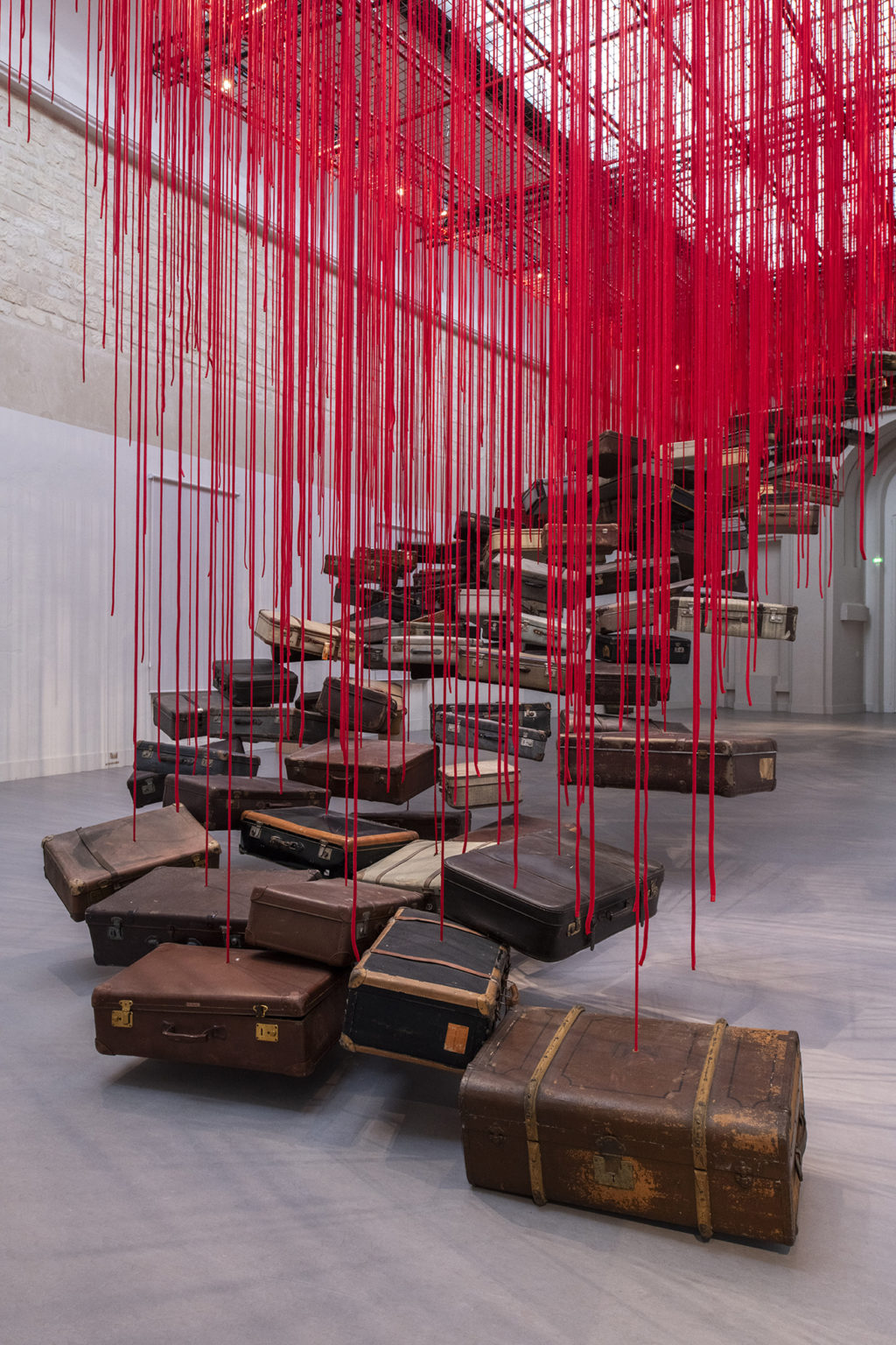Chiharu Shiota, l'artiste japonaise qui vous attrapera dans un étonnant ...
