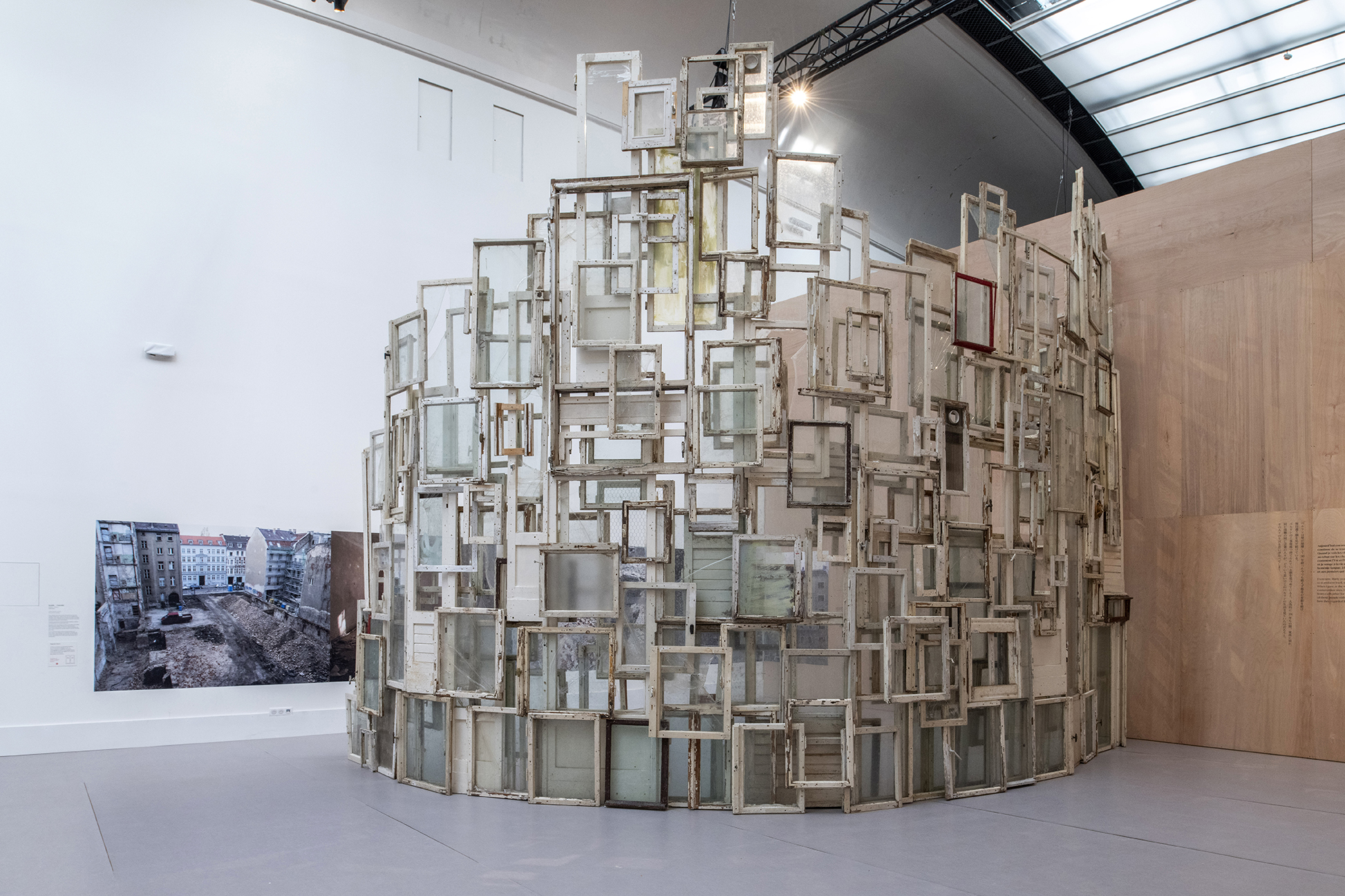 Chiharu Shiota, l'artiste japonaise qui vous attrapera dans un étonnant ...
